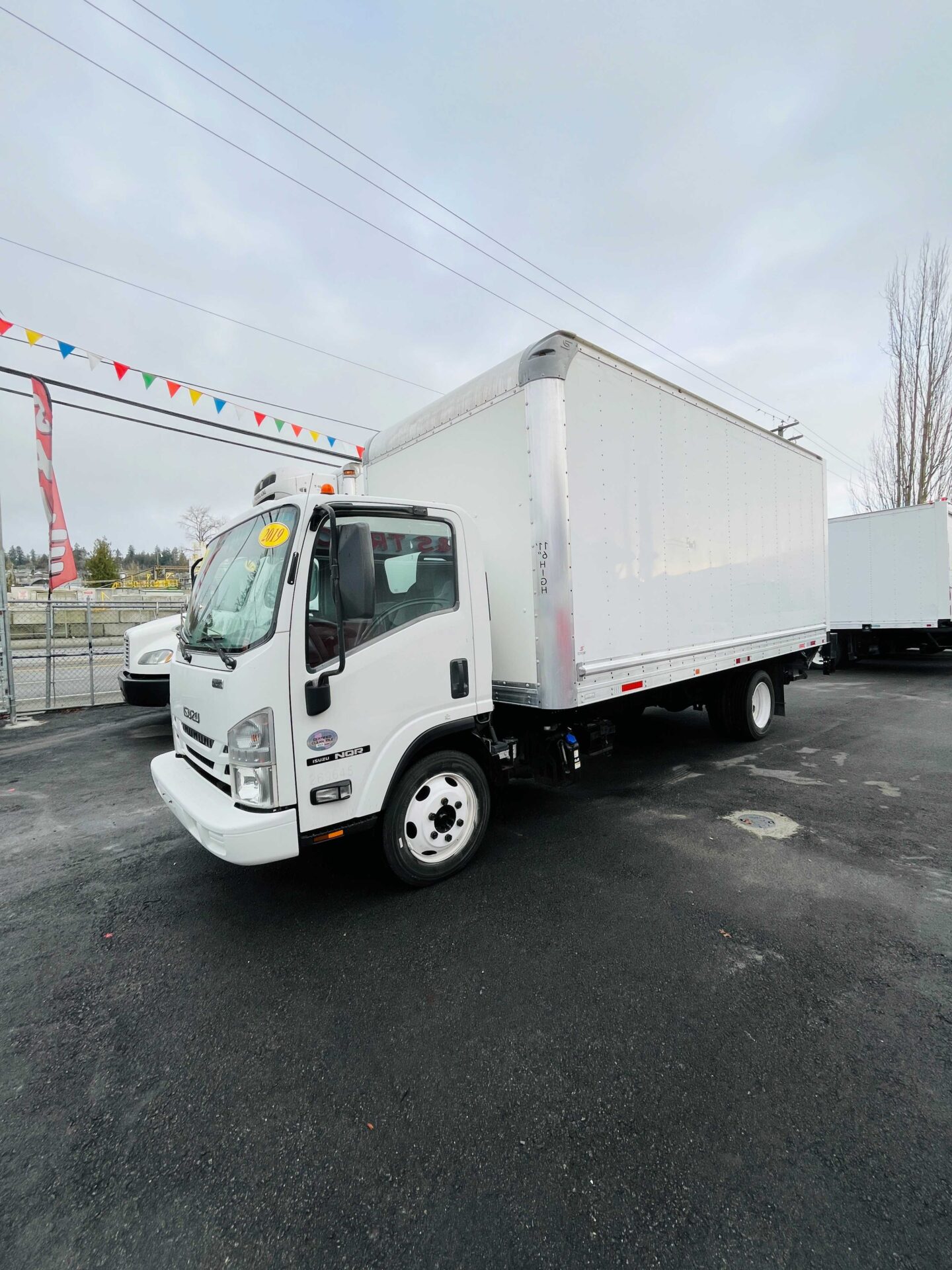 2019 ISUZU NQR + 2,500 LBS ALUMINIUM POWER TAILGATE + 18' BOX - M&S ...