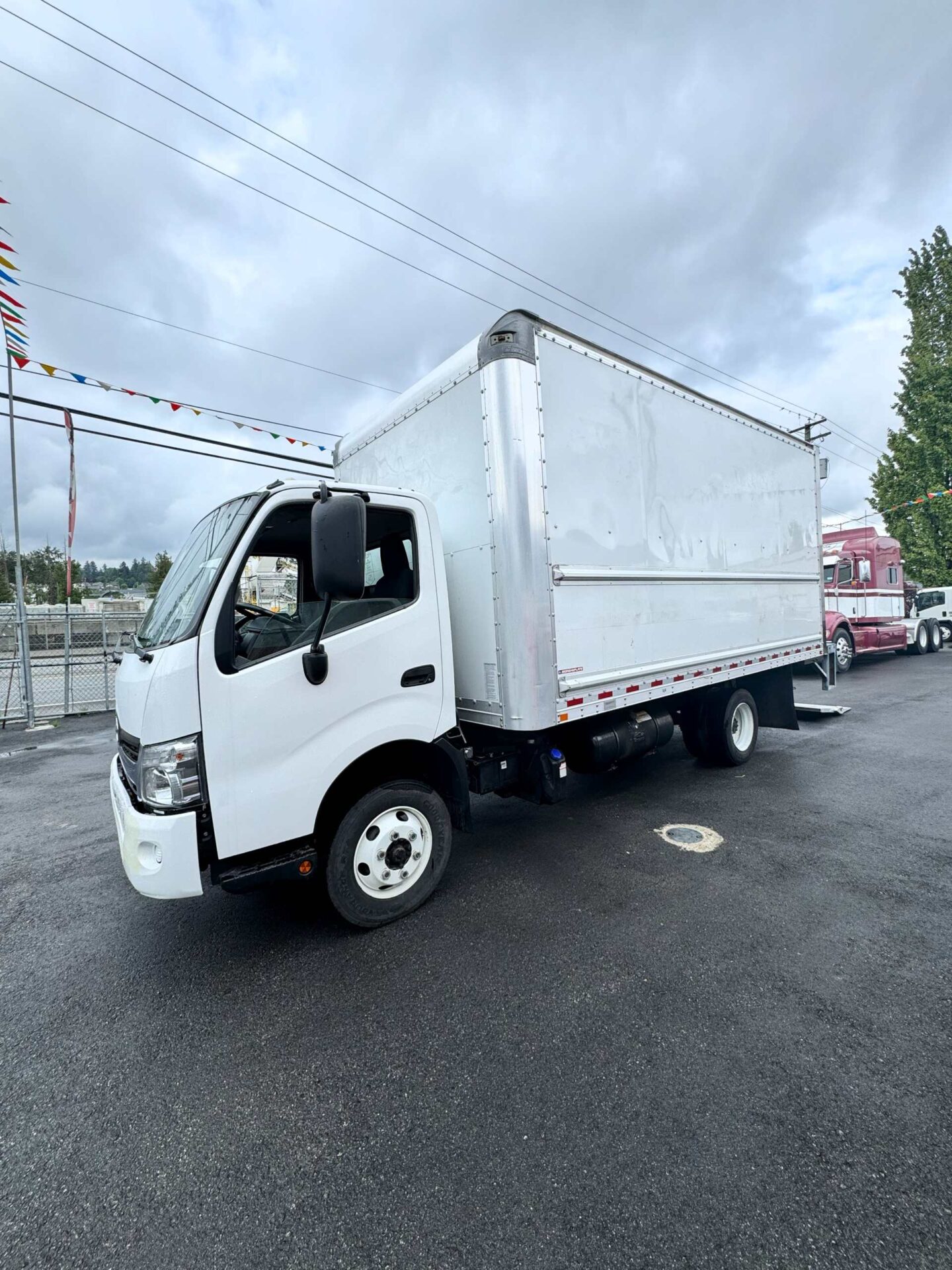 2019 HINO 155 + 16' BOX + LIFTGATE + 14500 lb GVWR - M&S Truck Centre