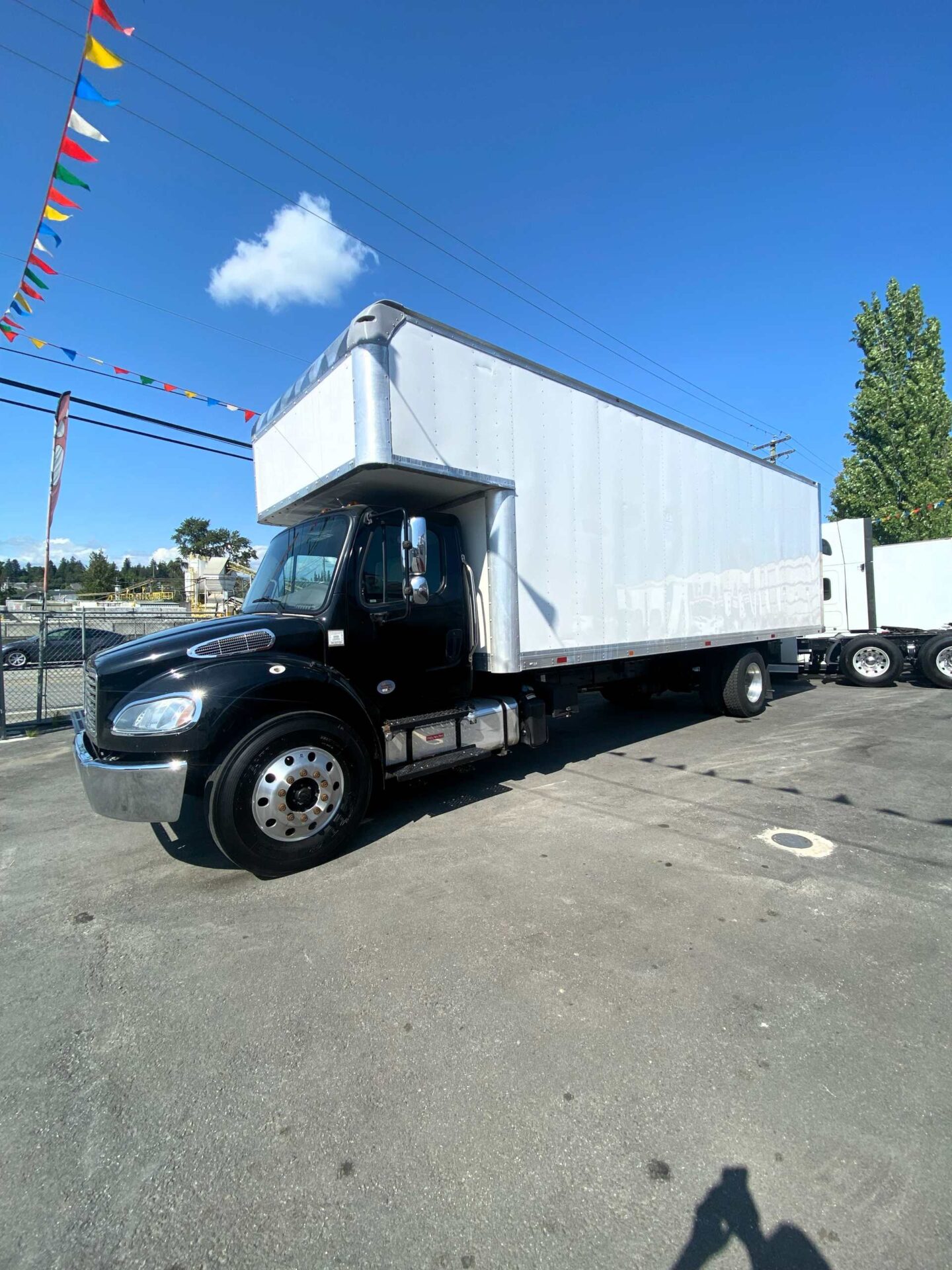 2020 FREIGHTLINER M2 106 + 26' BOX TRUCK WITH ATTIC + LOW KM + MOVING ...