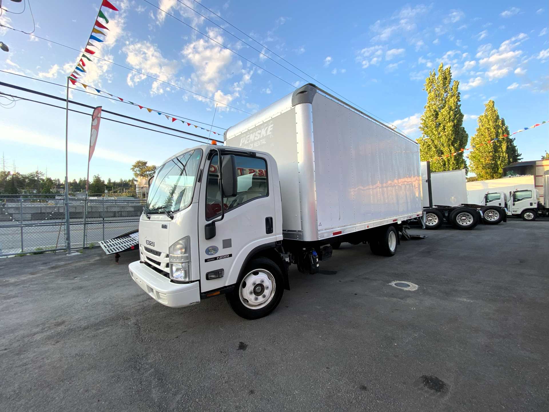 2018 ISUZU NRR+ 20' BOX + 19500 lb GVWR + TUCKAWAY LIFTGATE - M&S Truck ...